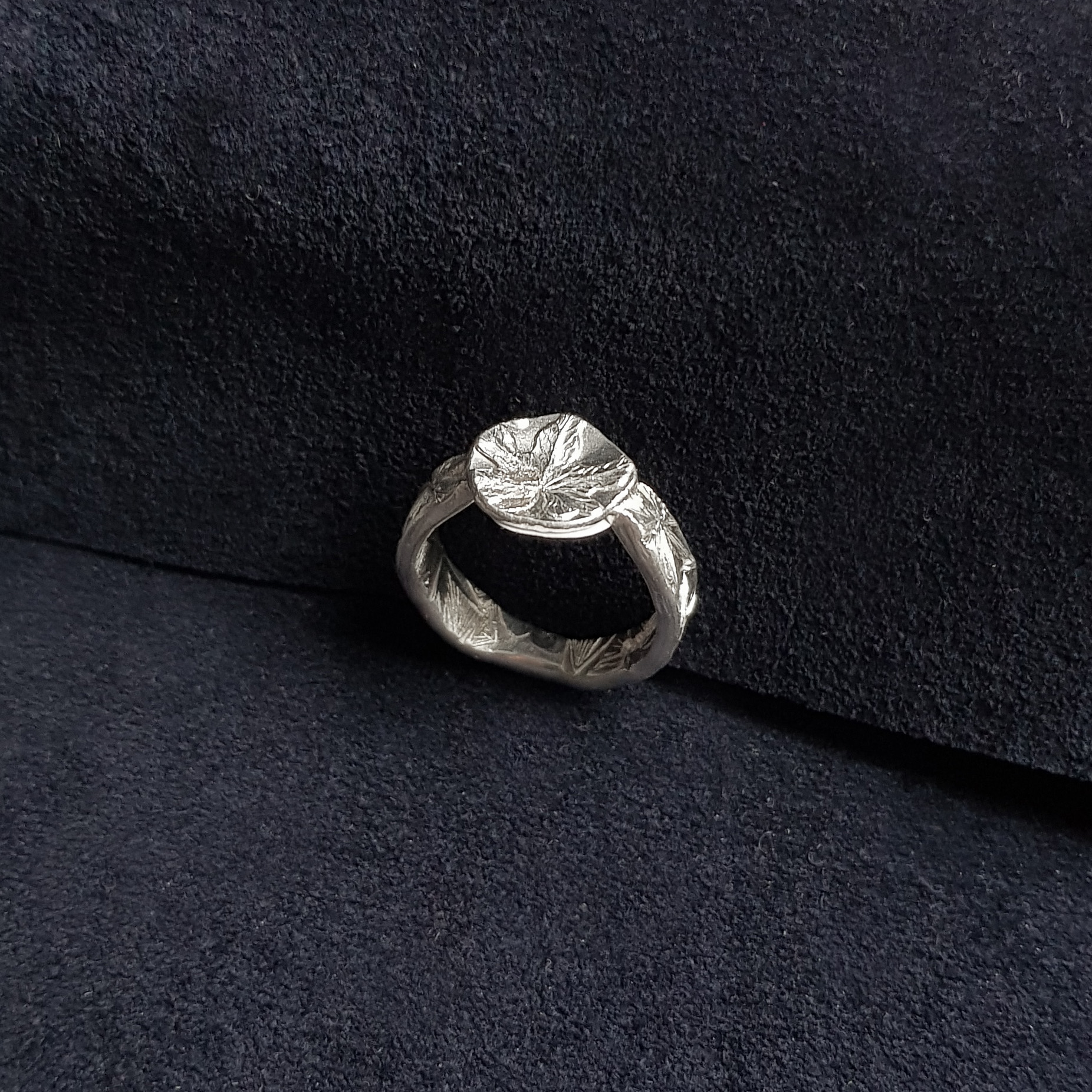 Ring with Ivy Leaf by Malcolm Appleby (Jewellery) | The Scottish Gallery